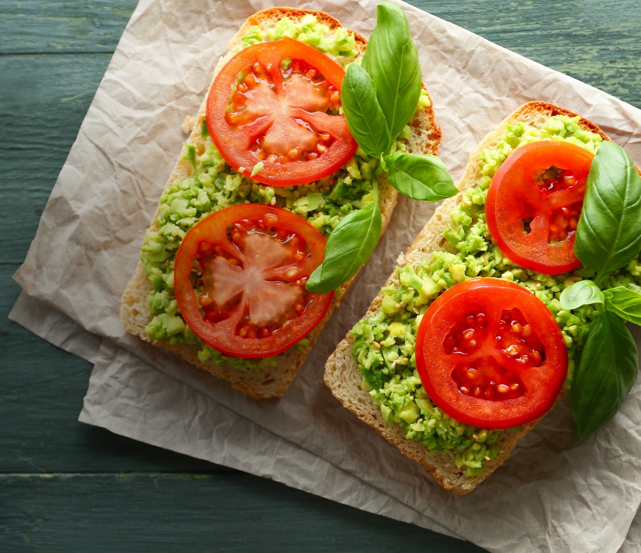 Pan tostado con aguacate y ajonjolí | Love Veg Latino
