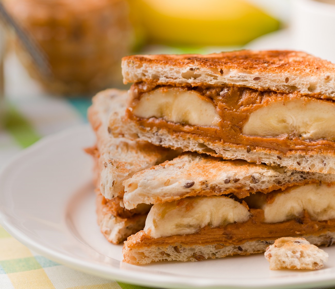 Pan tostado con mantequilla de maní y banana | Love Veg Latino